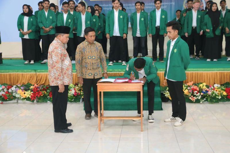 UMMAT kukuhkan pengurus BEM dan DPM periode 2025-2026 - ANTARA News Mataram