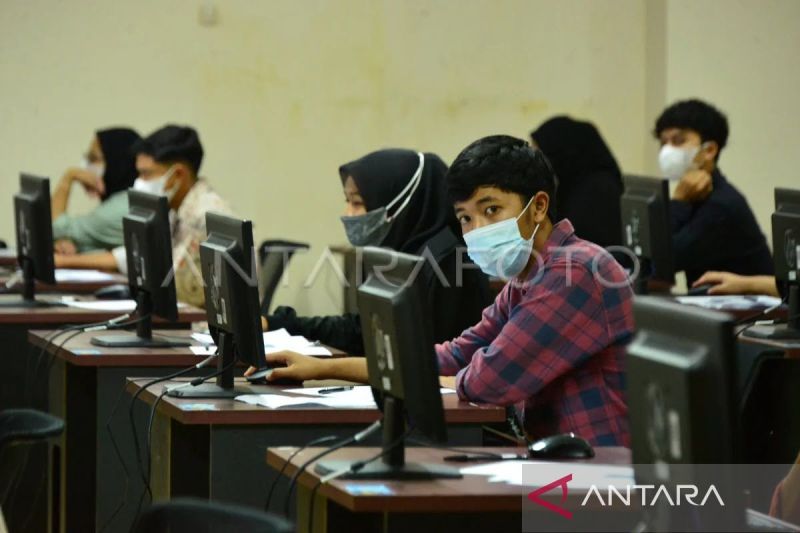 Aturan pakaian peserta UTBK SNBT 2025 yang perlu diperhatikan - ANTARA News