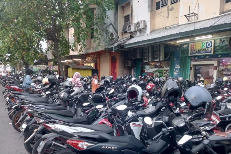 Dishub Mataram pecat 143 juru parkir yang tak patuh aturan - ANTARA News Dishub Mataram pecat 143 juru parkir yang tak patuh aturan - ANTARA News