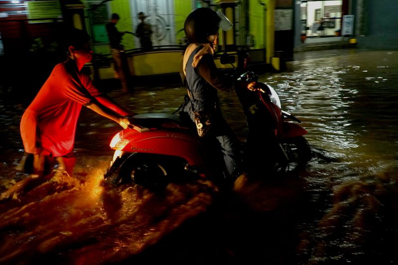 Banjir bandang landa empat desa di Tulungagung - ANTARA News