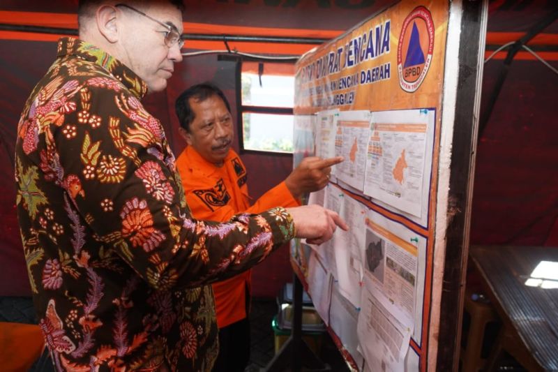 BPBD Trenggalek luncurkan layanan whatsApp siaga bencana - ANTARA News ...