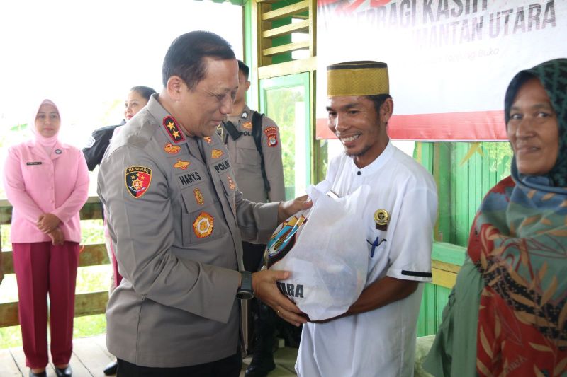 Kapolda dan Ketua Bhayangkari Kaltara Berbagi Kasih dan Bakti Kesehatan Bersama BEM Mahasiswa ...