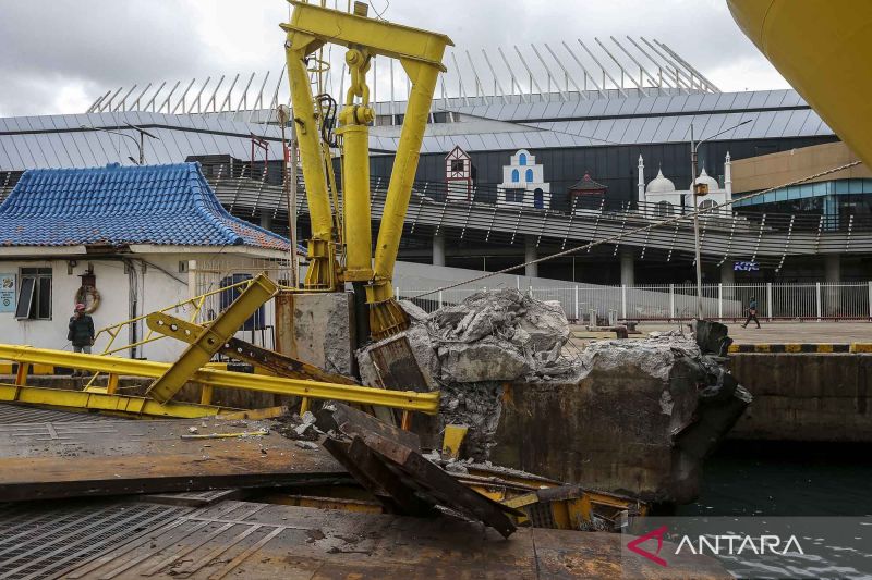 PT ASDP atasi kendala kerusakan Dermaga Eksekutif Pelabuhan Merak - ANTARA News