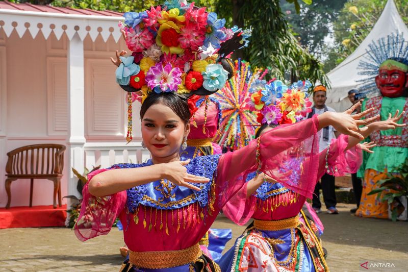 Ada kuliner khas yang dibagikan gratis di "Lebaran Betawi 2025 ...