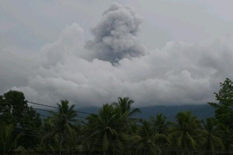 Gunung Dukono kembali semburkan abu setinggi 1.500 meter - ANTARA News