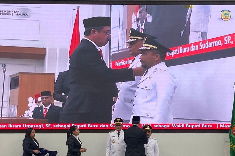 Gubernur Maluku lantik pasangan Ikram Umasugi-Sudarmo jadi bupati-wakil ...