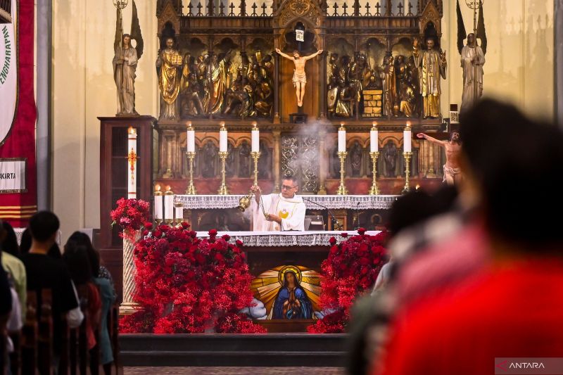 Misa perayaan kenaikan Yesus Kristus di Gereja Katedral Jakarta - ANTARA News