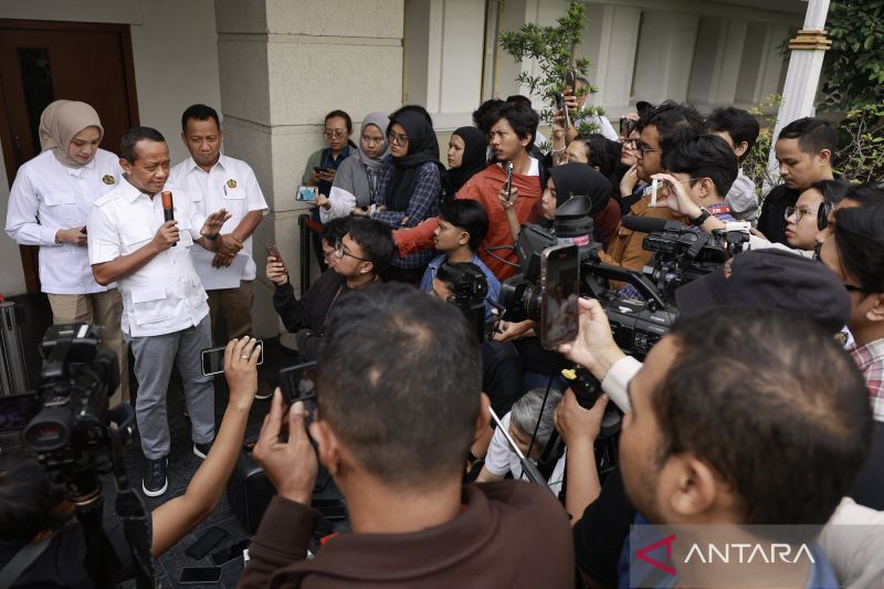 Menteri ESDM hentikan sementara tambang nikel di Raja Ampat Papua Barat Daya - ANTARA News