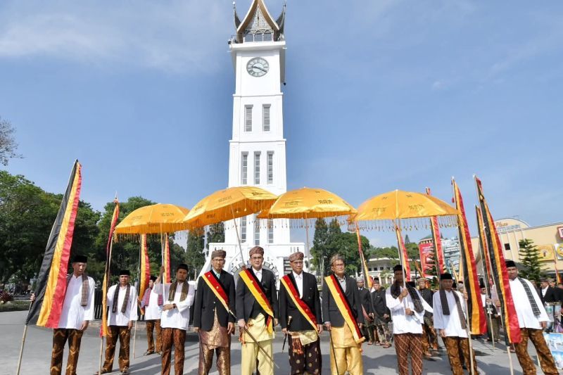 Jam Gadang, sang penunjuk waktu ikon Bukittinggi - ANTARA News