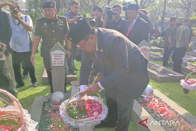 Jelang HUT Jakarta, Rano Karno ziarah ke TMP Kalibata - ANTARA News