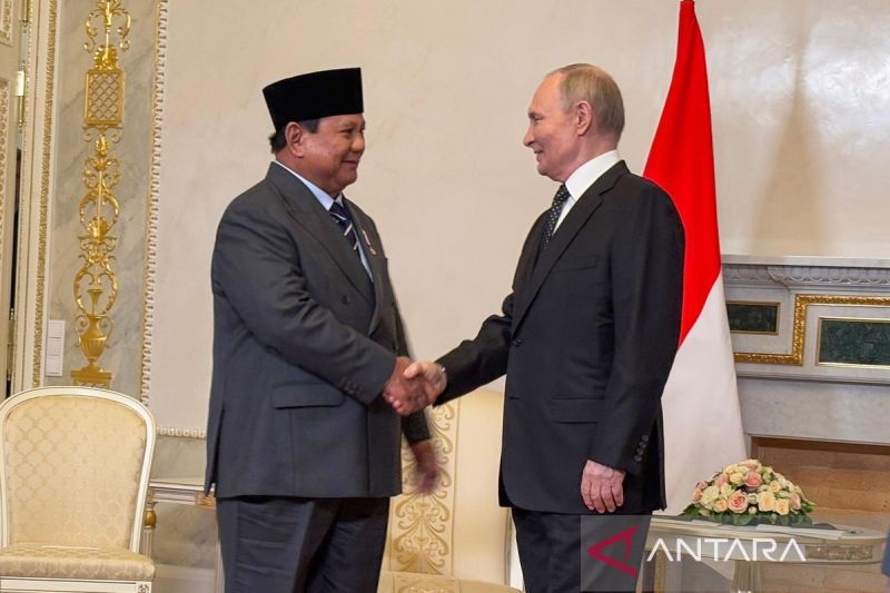 Politik, Prabowo bertemu Putin hingga evakuasi WNI di Iran dan Israel - ANTARA News
