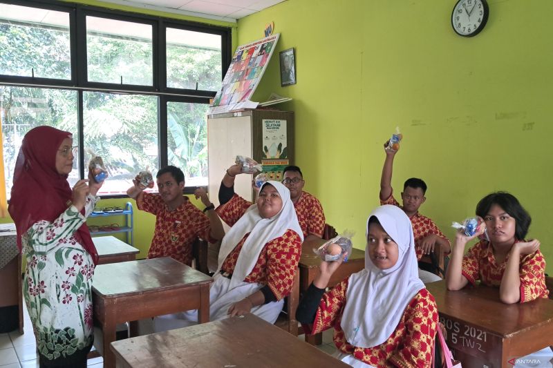 BGN issues guidelines for free meals program supervision - ANTARA News