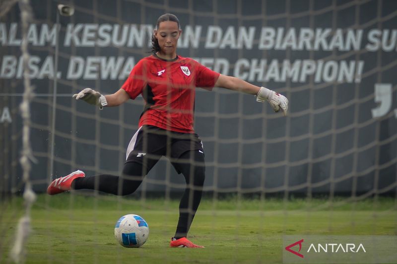 Kiper Iris de Rouw sangat banggakan timnas putri - ANTARA News Jawa Barat