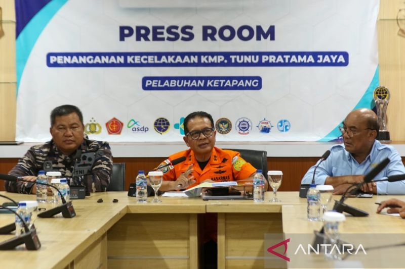 Tim SAR akan perluas pencarian korban kapal tenggelam di permukaan ...