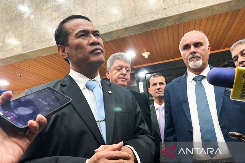 Mentan sebut belum terima laporan beras rusak di gudang Bulog - ANTARA ...