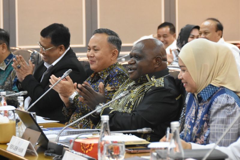 Natalius Pigai jelaskan program prioritas Kementerian HAM tahun 2026 ...