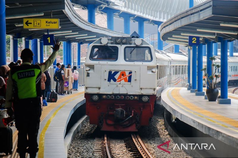 KAI pastikan telusuri pelaku vandalisme pelemparan pada kereta api ...
