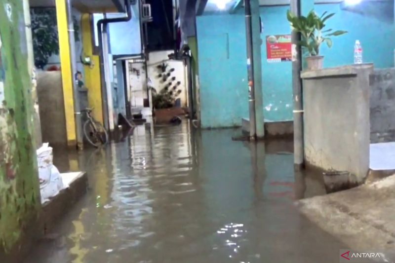 Sempat surut, banjir kembali rendam empat RT di Kebon Pala Jaktim - ANTARA News