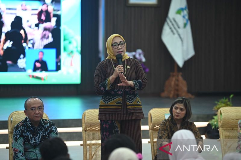 Menteri Arifah ajak generasi muda saring sebelum sharing di medsos - ANTARA News