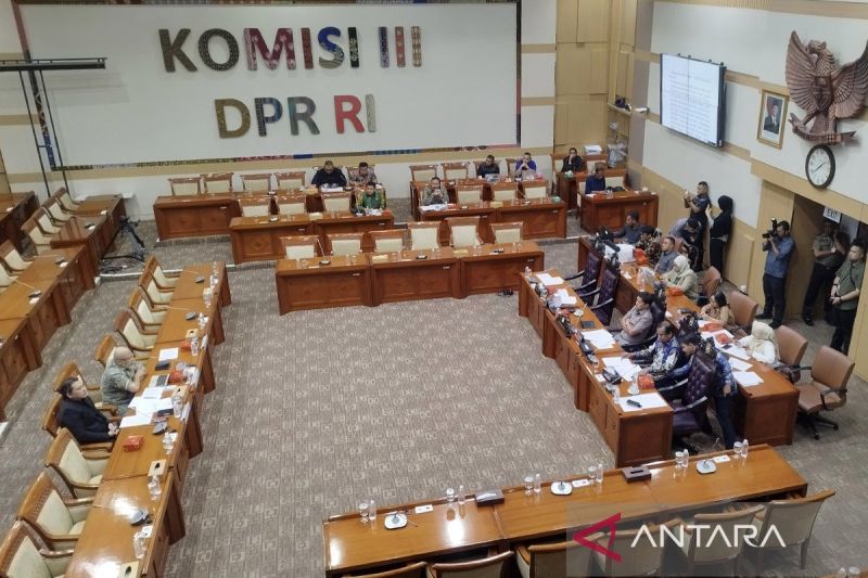 Solusi untuk "buah simalakama" Putusan MK Nomor 135/PUU-XXII/2024 ...