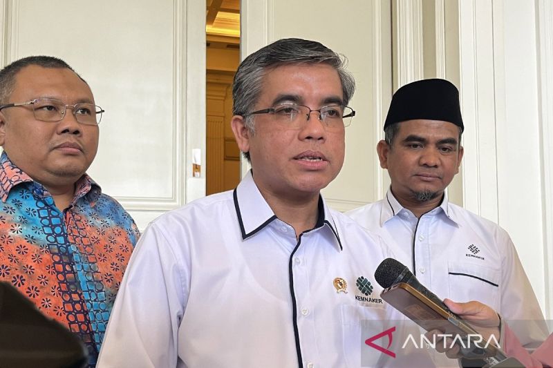 Menaker: Tarif baru AS momentum RI perkuat industri dalam negeri - ANTARA News