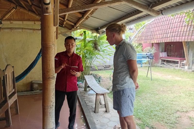 Imigrasi Ponorogo gelar "Operasi Wirawaspada" untuk awasi orang asing - ANTARA News