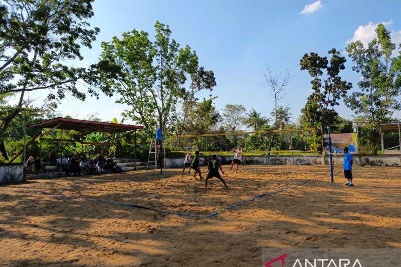 Empat klub lolos semifinal dan final kejuaraan bola voli pasir U-18 & U ...