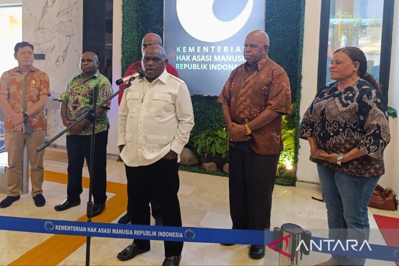 Natalius Pigai: MBG pemenuhan HAM yang wajib dilakukan negara - ANTARA News