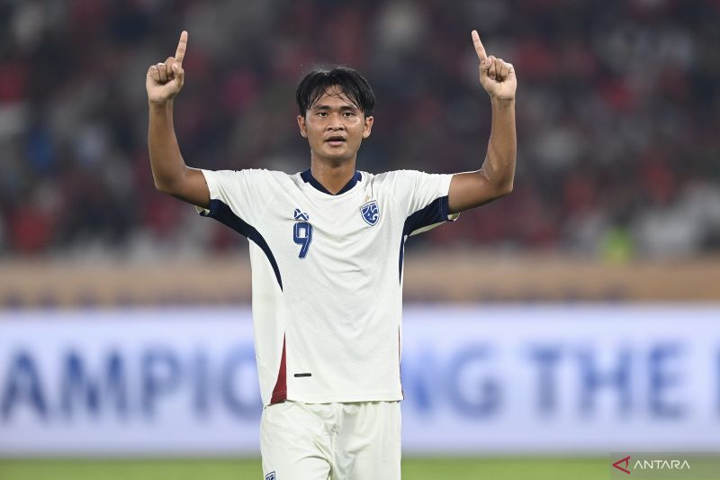 Striker Timnas U-23 Thailand Yotsakon Burapha minta maaf ke fans setelah gagal eksekusi penalti ...
