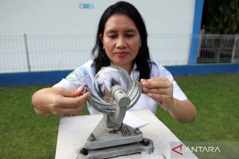 Selasa, BMKG prakirakan sebagian besar Indonesia diguyur hujan ringan - ANTARA News