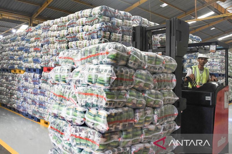 Food Station Tjipinang Jaya pastikan stok beras di DKI masih aman ...