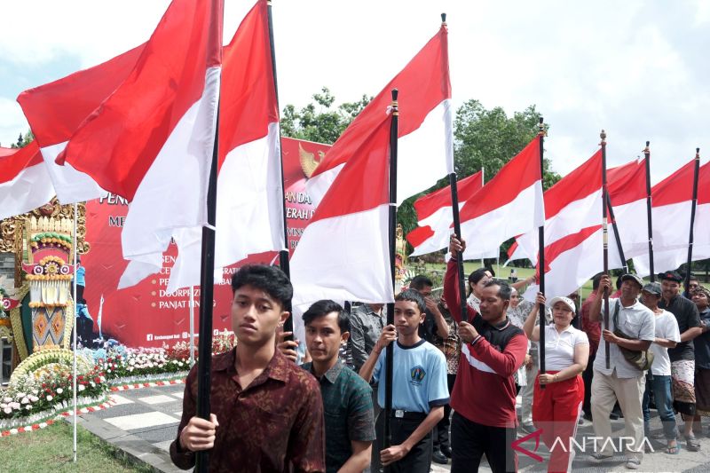 Jangan kibarkan One Peace, ini aturan dan etika pengibaran Merah Putih - ANTARA News