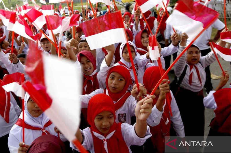 Apel Gerakan Pembagian Bendera Merah Putih peringati HUT RI yang ke-80 di Bone Bolango - ANTARA News