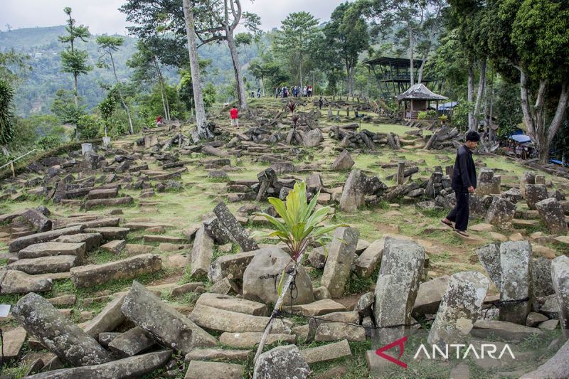Indonesian team discovers clues to ancient structures at Gunung Padang ...