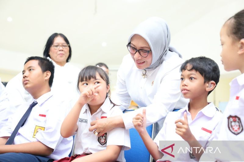 Menteri Arifah dampingi siswa SLB Negeri Semarang jalani CKG - ANTARA News