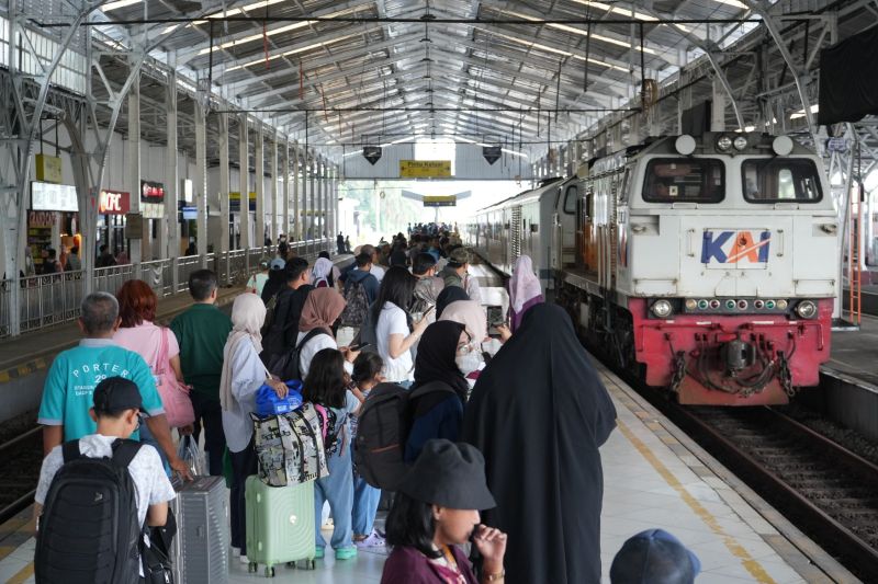 Rayakan Kemerdekaan dengan Perjalanan Nyaman, KAI Tambah 14 Perjalanan Kereta Api untuk Long ...