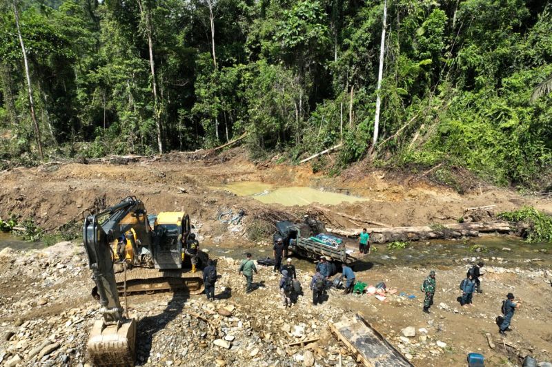 Kemenhut hentikan tambang emas ilegal di kawasan hutan Sulteng - ANTARA News
