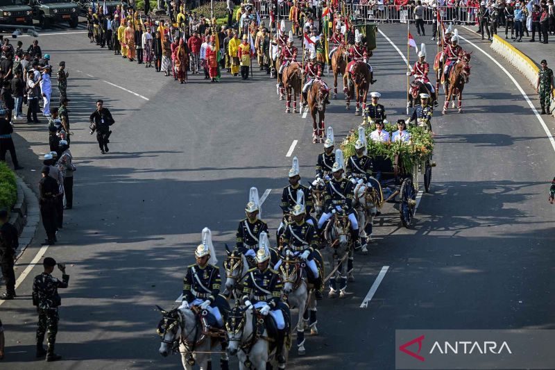 Begini suasana Kirab Merah Putih HUT ke-80 RI - ANTARA News