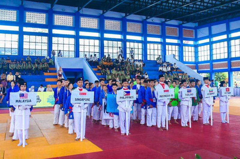 261 atlet kurash berlaga dalam kejuaraan internasional di Lombok ...