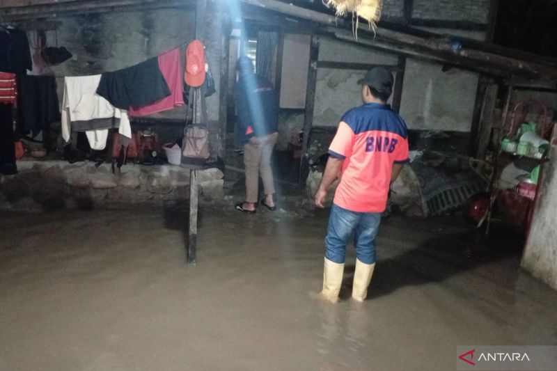 BNPB deploys emergency team to flood-hit South Halmahera - ANTARA News