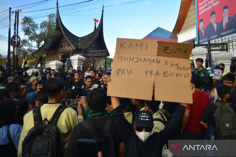 Waspada penipuan file APK terkait demo - ANTARA News