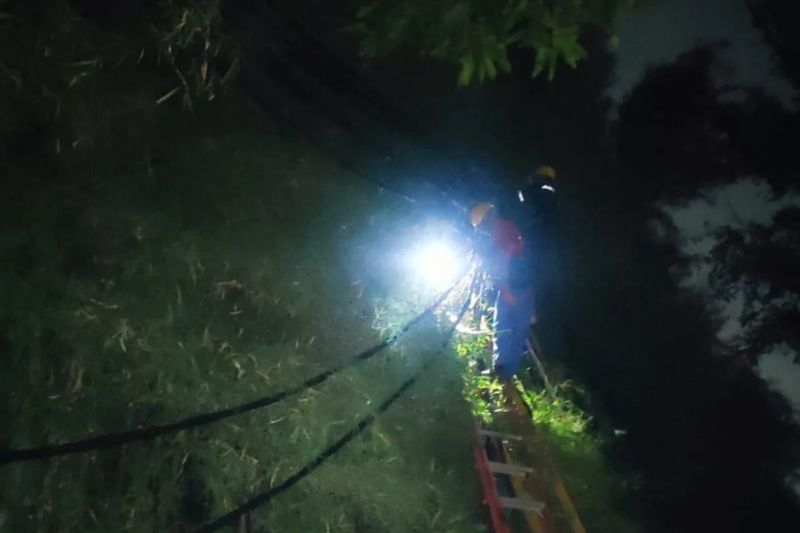 Kabel PLN di Kemang terbakar dua kali diduga karena korsleting listrik ...