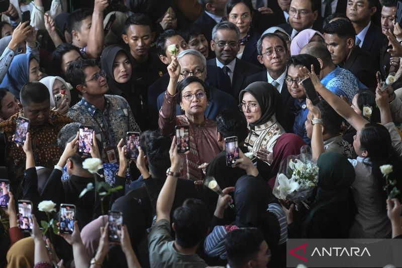 Sri Mulyani, Budi Arie hingga BG tersenyum saat terima surat Prabowo - ANTARA News Bangka Belitung