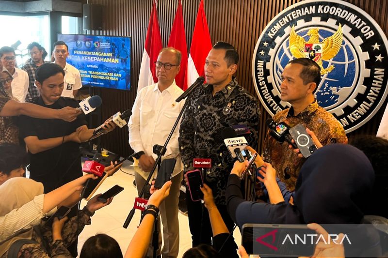 Indonesia to revitalize 154 transmigration areas for industry - ANTARA News