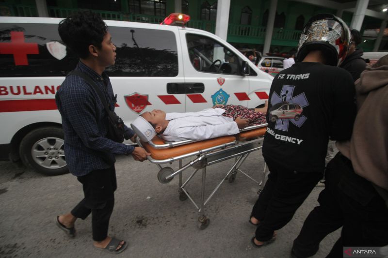 Bangunan musala di Ponpes Al Khoziny Sidoarjo ambruk - ANTARA News