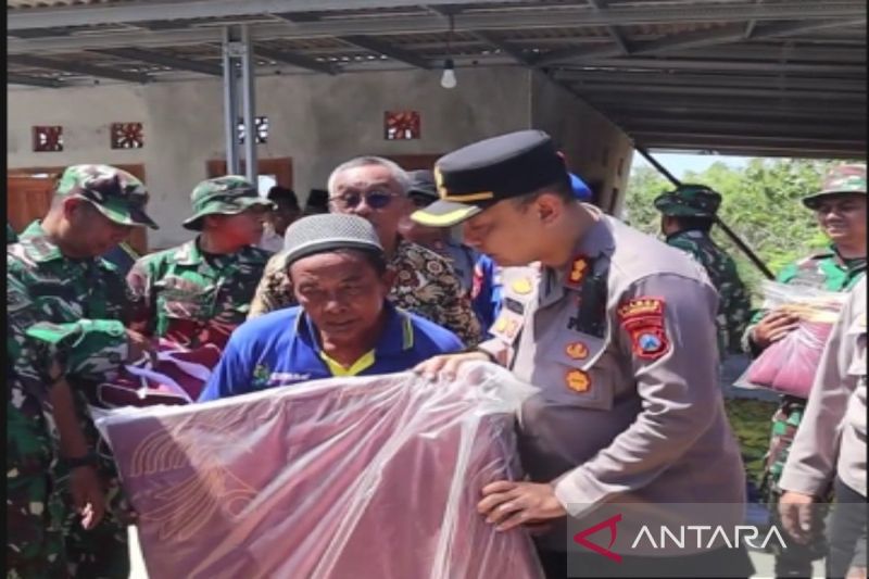 Tim gabungan salurkan bantuan Kemensos untuk korban gempa Pulau Sapudi ...