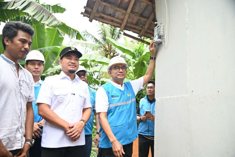 PLN IP berikan sambungan listrik gratis di Cilegon lewat program LUTD ...