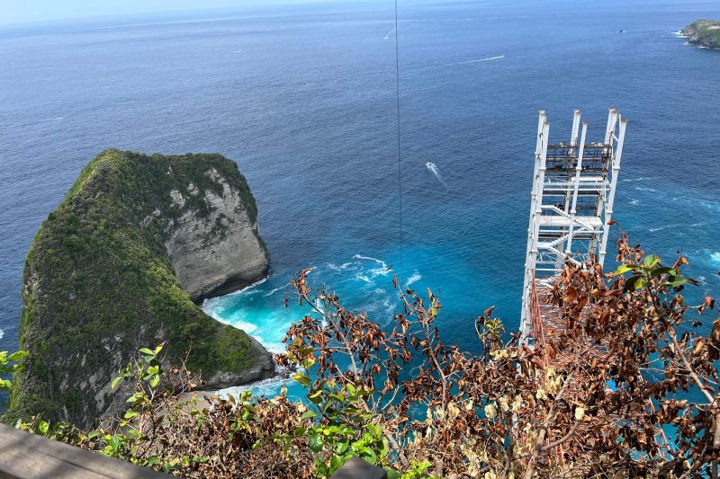 Bali halts Kelingking Beach glass elevator project amid concerns ...