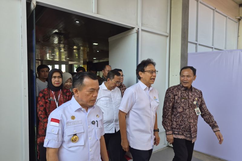 Menkes tinjau operasi perdana bedah jantung RSUD Raden Mattaher Jambi ...