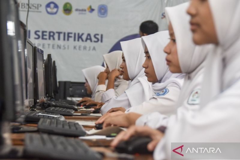 Ini rata-rata nilai TKA 2025 jenjang SMA di semua mata pelajaran ...